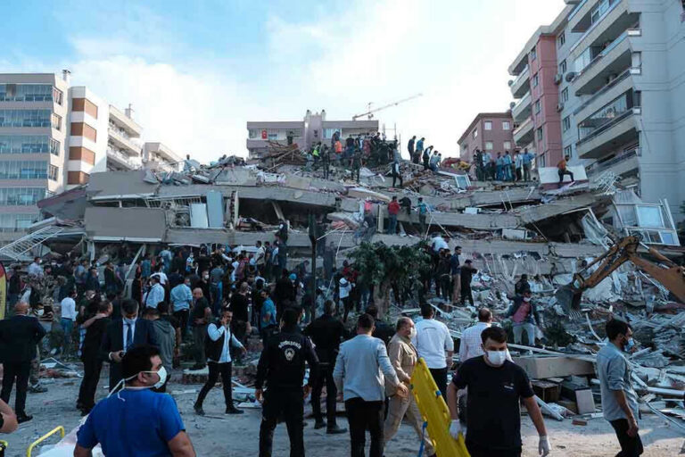 Cameras Roll As Mega Quake Hits | Standard Headlines